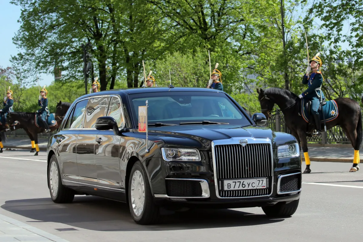 Putin’s Limo Is Even Longer Than Trump’s: Russian Leader Rolls Out ...