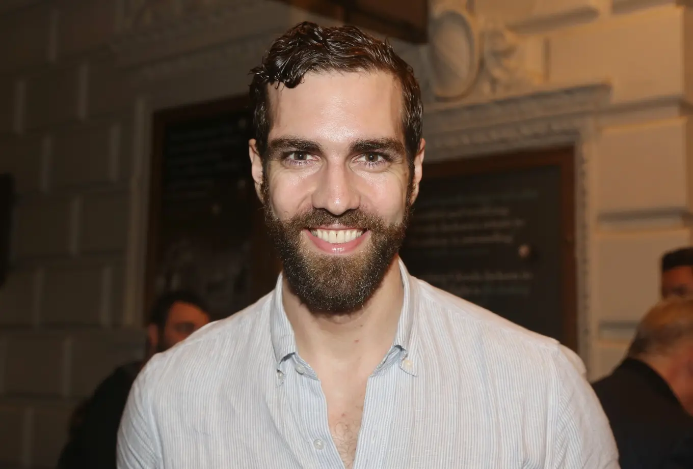 ‘Frozen’ Actor Timothy Hughes Rips Trump Banner From Audi... - Newsweek