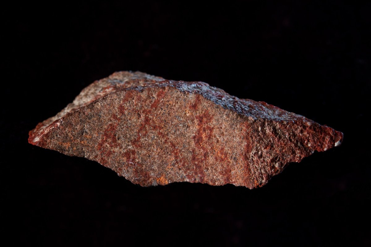 A 73,000-Year-Old ‘Hashtag’ Found in South African Cave Is the Earliest ...