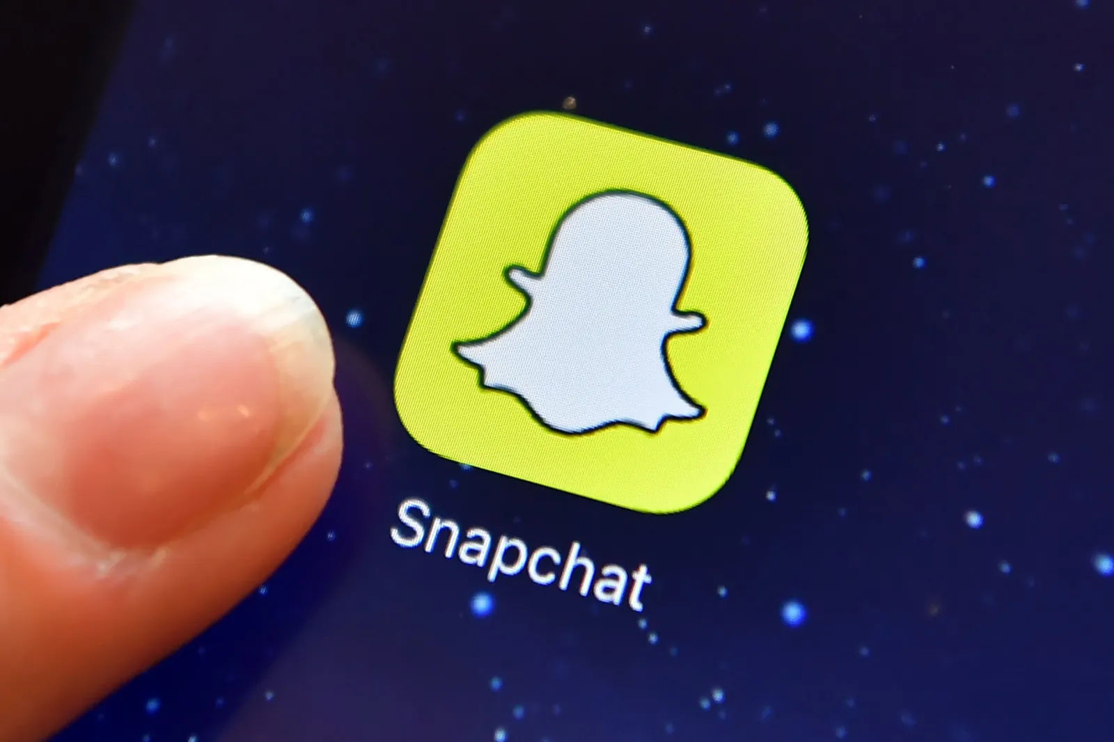Nurse Fired Over Racist Snapchat Photo of Her With N-Word Written on ...