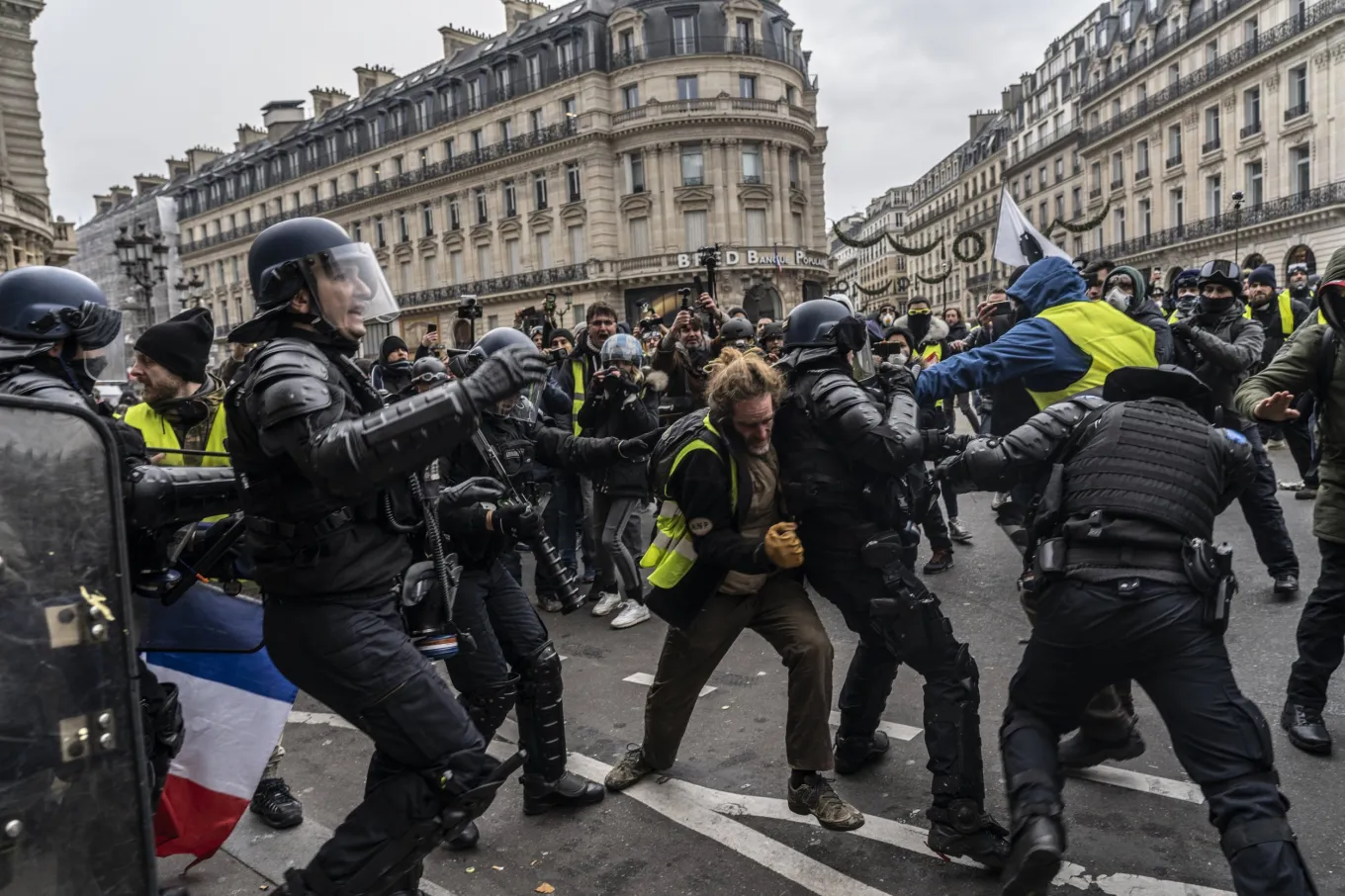 France Protests: Police Threaten to Join Protesters, Demand Better Pay ...