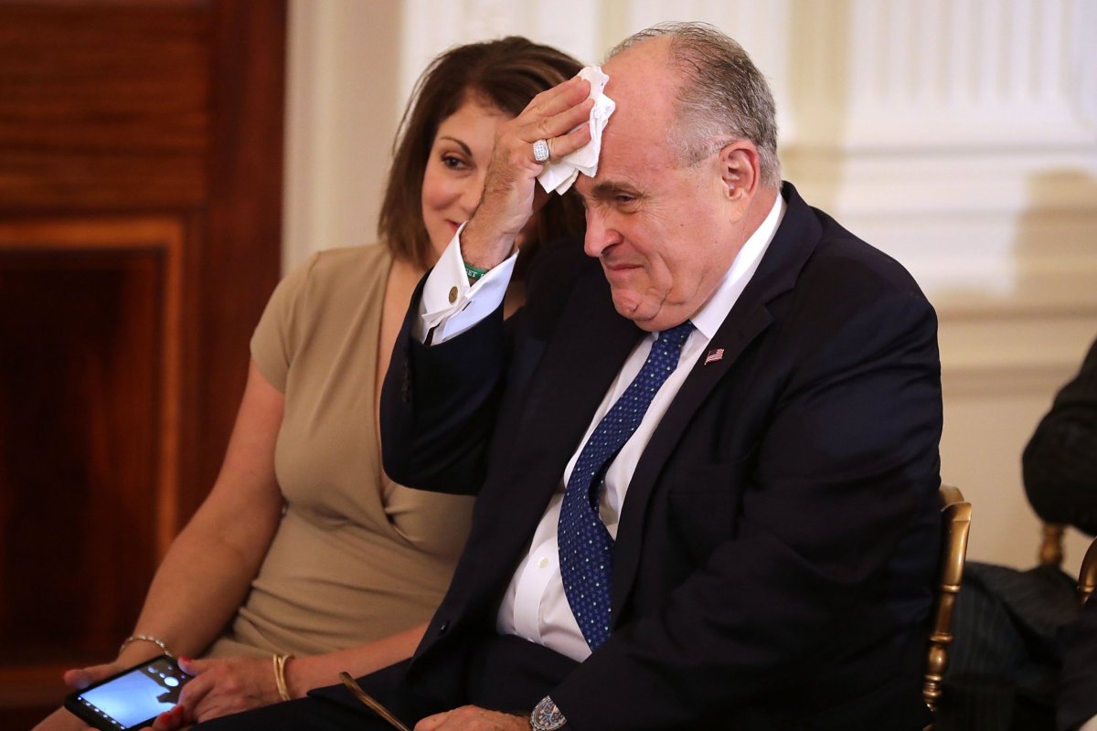 Trump Advisers Urge President to Bench Rudy Giuliani, Bar Lawyer From ...