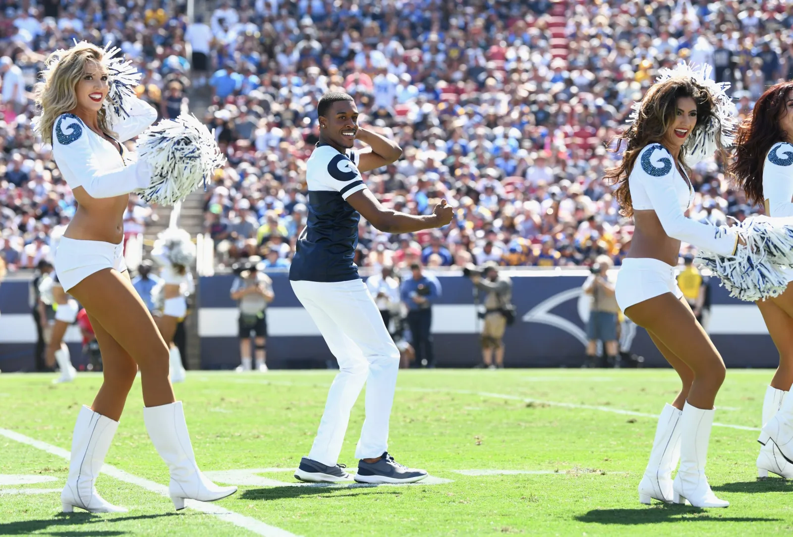 Super Bowl LIII: L.A. Rams Cheerleaders to Make History as First Male ...