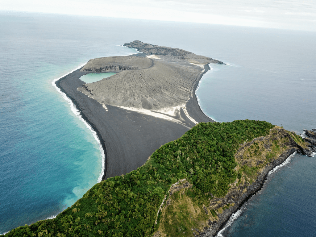 Hunga Tonga Hunga Ha’apai, the Volcano Island That Rose From the Sea ...