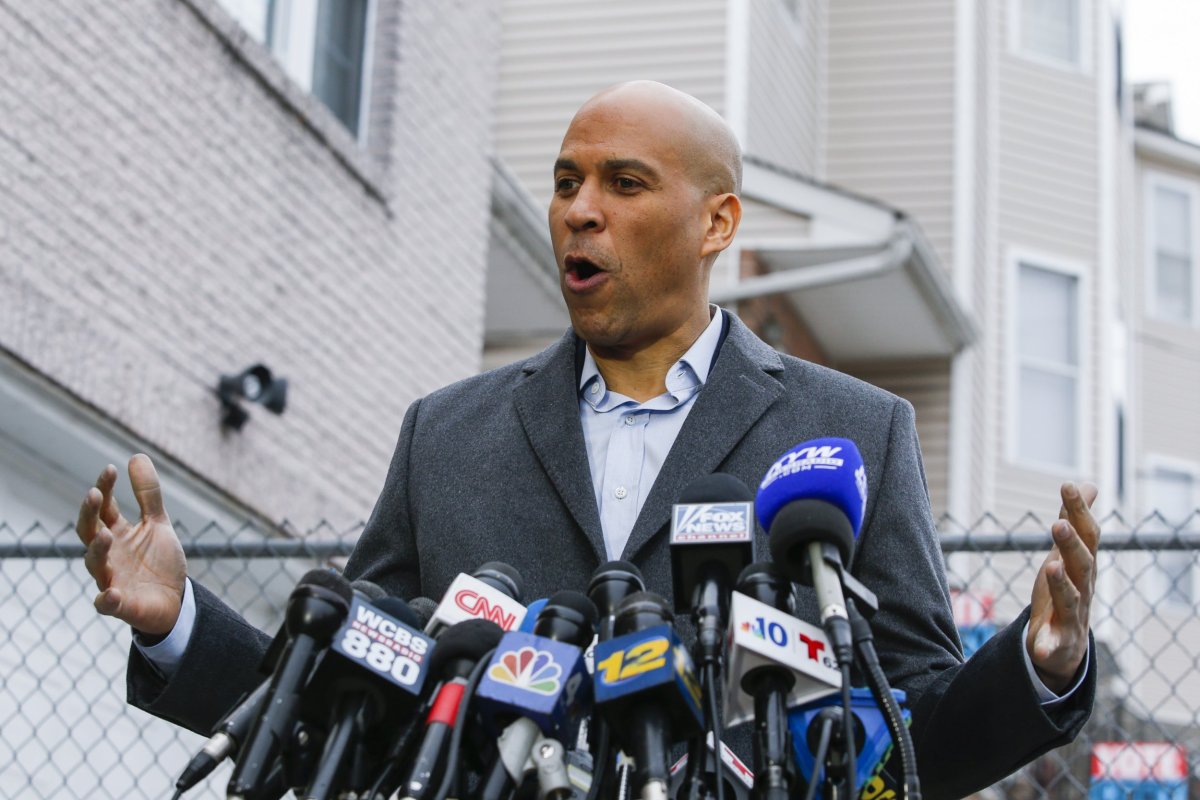 ‘I Got a Boo’: Bachelor Democratic Presidential Candidate Cory Booker ...