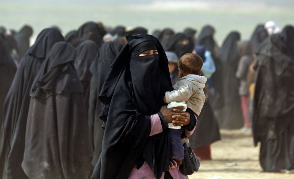 Who Is Hoda Muthana? Pompeo Says Alleged American ISIS Bride Isn’t ...