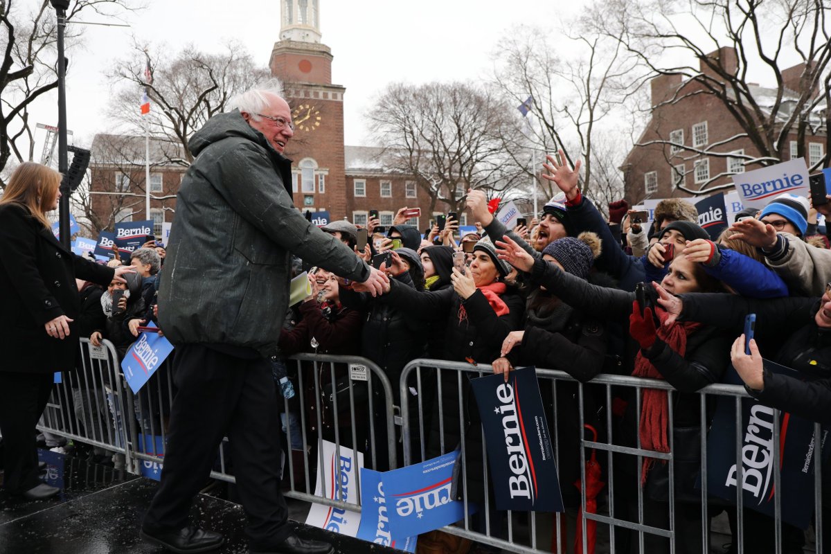 Bernie Sanders Crowd Size: How Big Was the Presidential Candidate’s ...