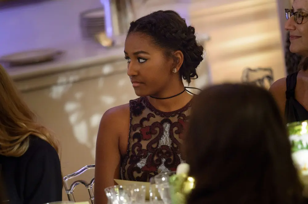 Sasha Obama Attends Prom, Sister Malia and Mom Michelle Obama Pose For ...