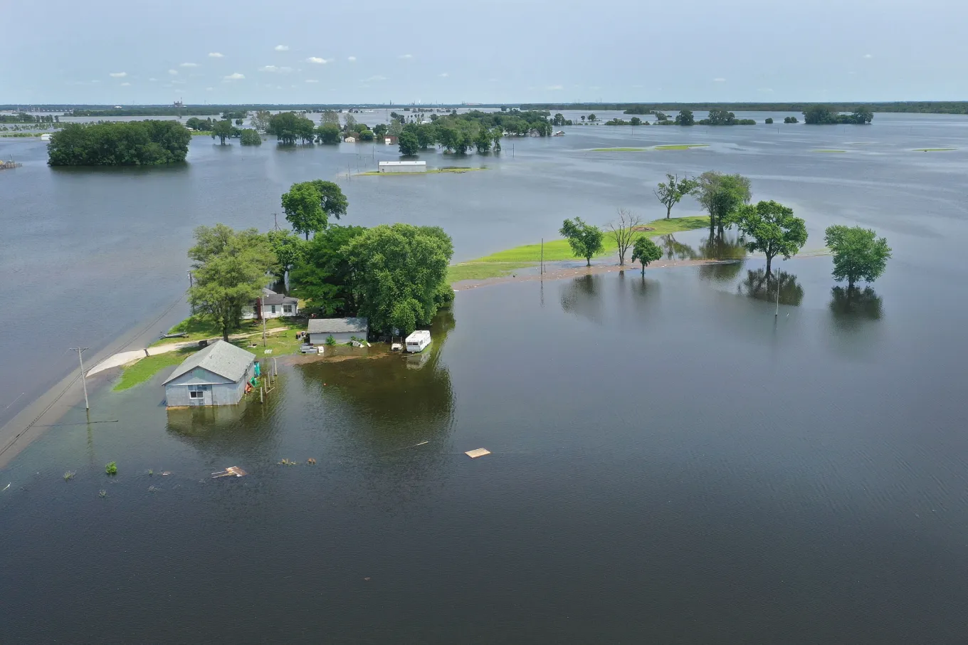 Mississippi River Flooding: High Water Levels Stop Barge Traffic Above ...