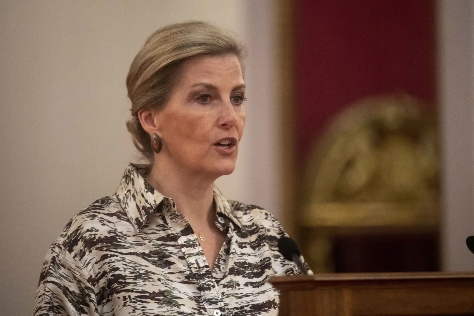 British Countess Meets Syrian Refugees in First-ever Royal Family Trip ...