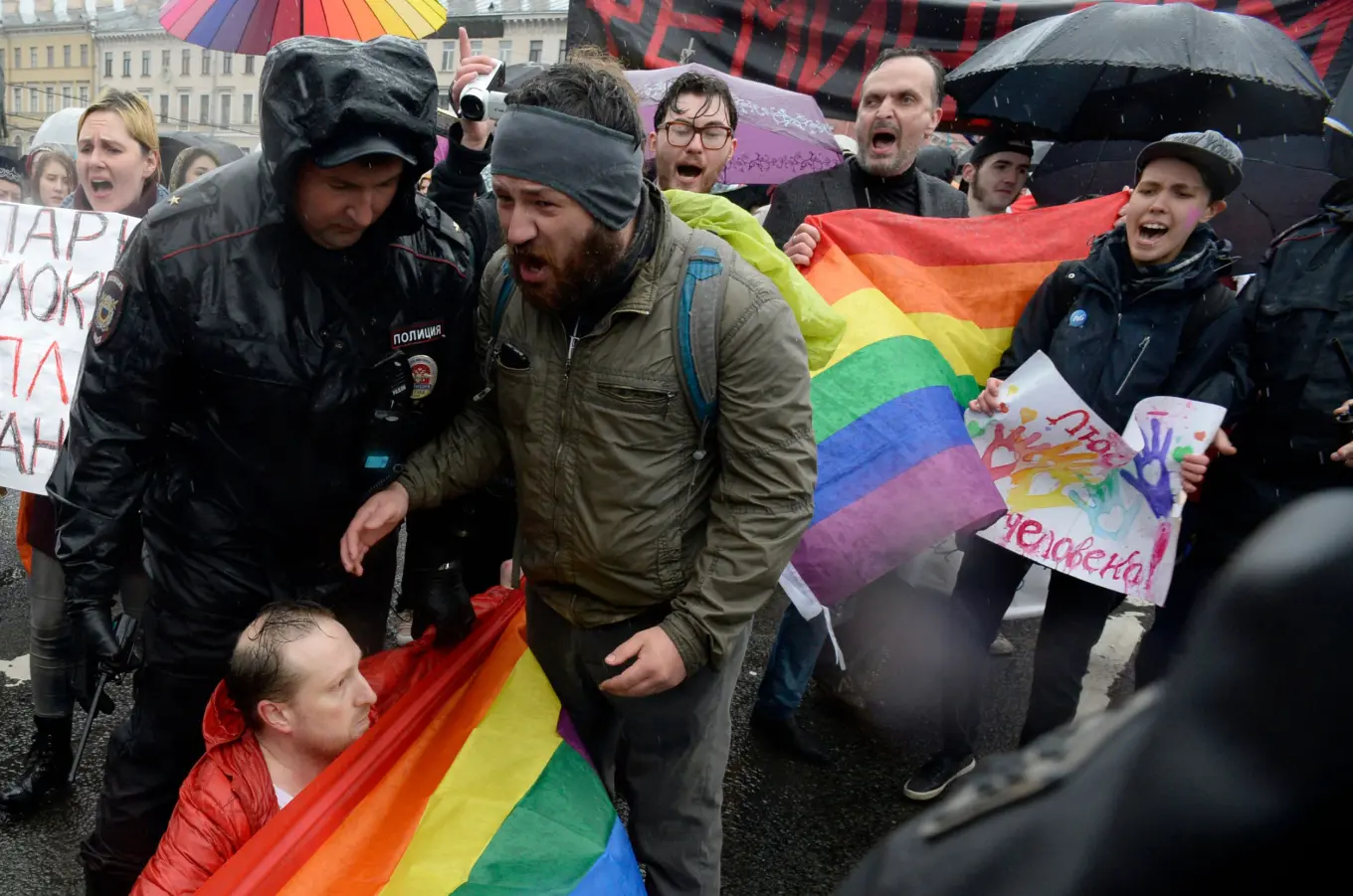 Vladimir Putin: Russia Has No Problem With ‘LGBT Persons’ but Kids ...