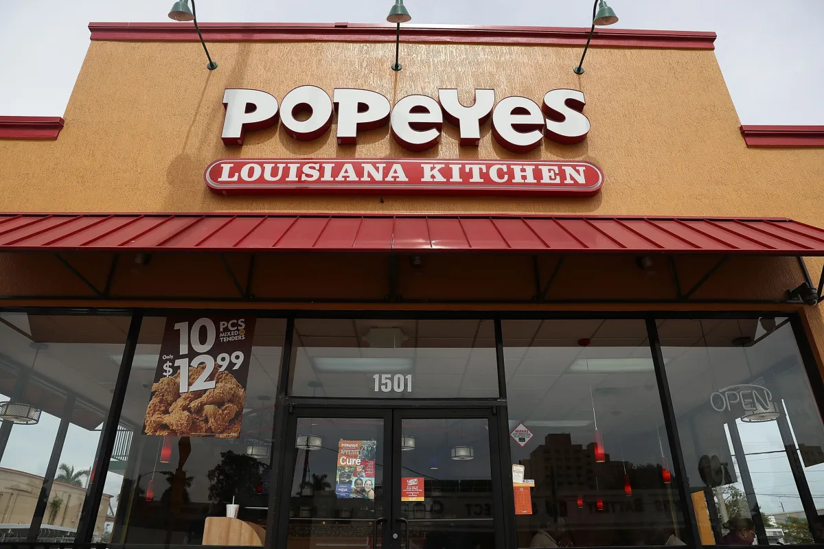 Customers Storm Popeyes With Gun After Being Told There Were No More ...