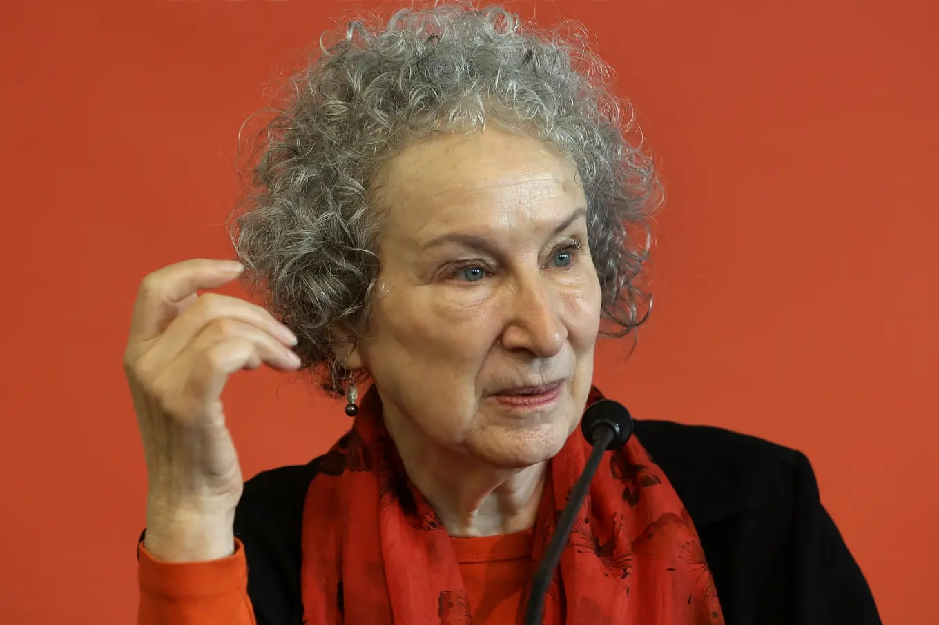 Margaret Atwood Thinks Roe v. Wade Will Be Overturned⁠—and There Will ...