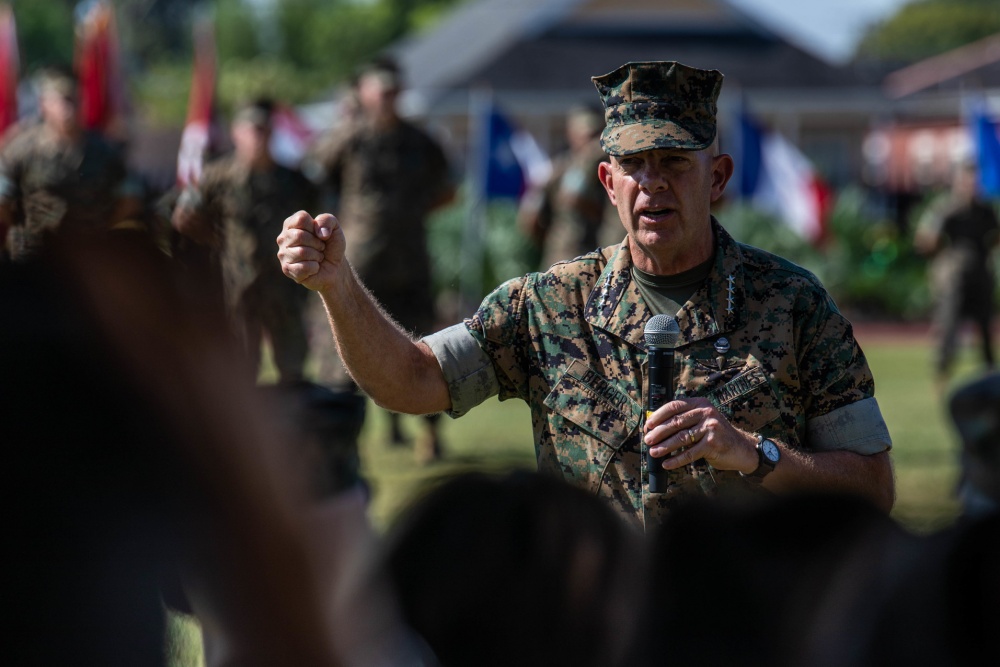 Marine Commandant Angry With Florida Unit for Booking Gala At Donald ...