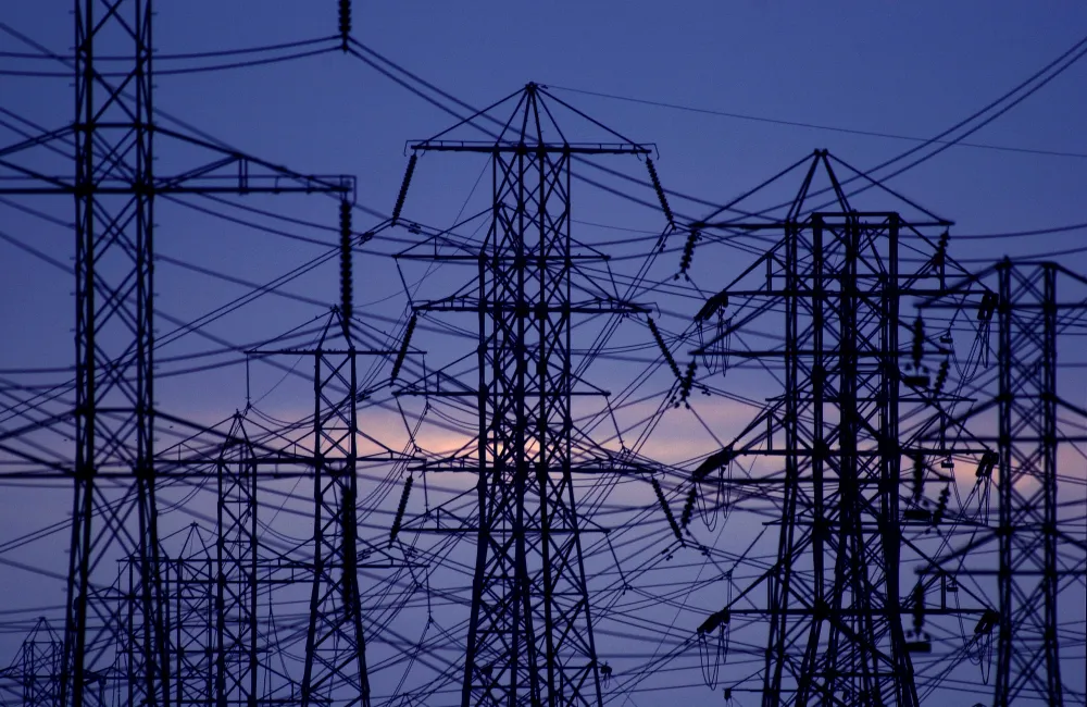 How to Prepare for a Power Outage: Emergency Kit, Evacuation Plan, Tips ...