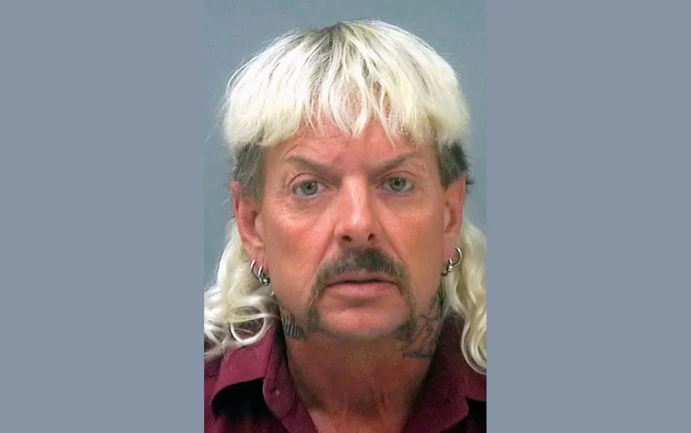 ‘Joe Exotic’ Sentenced to 22 Years for Shooting Five Tigers, Plotting ...
