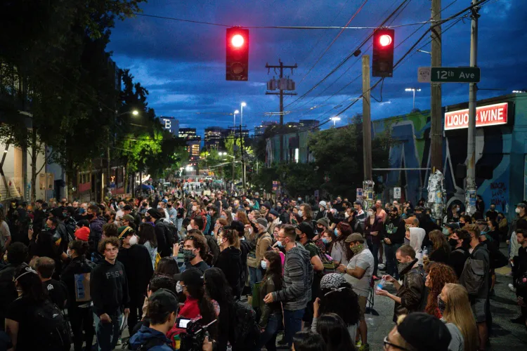 Seattle’s Capitol Hill Autonomous Zone, Where Protesters Have Taken ...