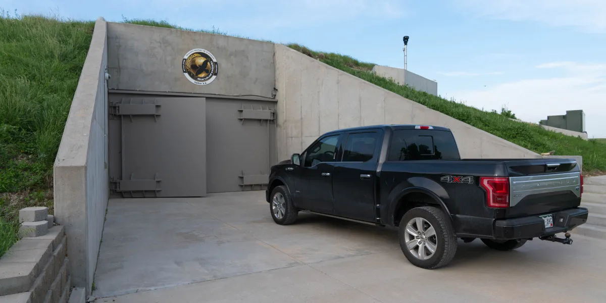 A Look Inside the Luxury Bunker Built by Doomsday Preppers for the ...