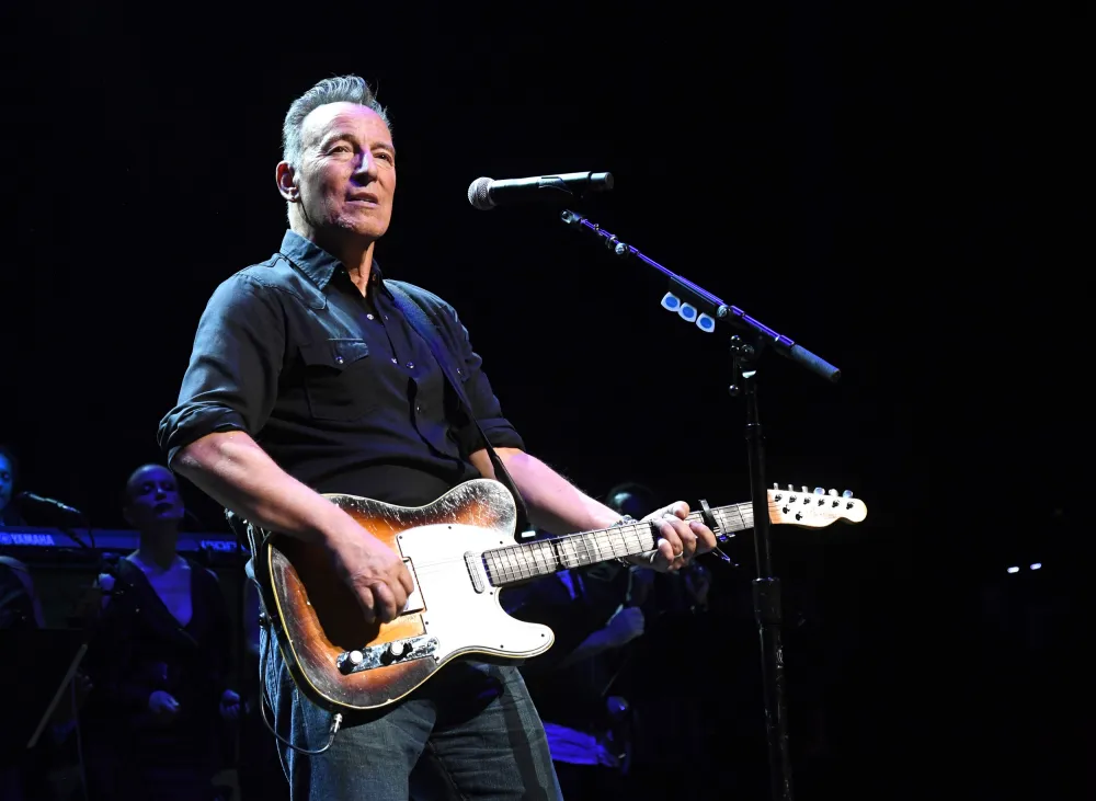 Bruce Springsteen Is an Emoji Now and Fans Can’t Get Enough - Newsweek