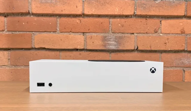 Xbox Series S Review: The Best New Xbox for Most Gamers - Newsweek