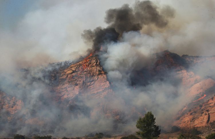 California Fire Map, Updates as Bond Fire Sparks Mass Evacuation of ...