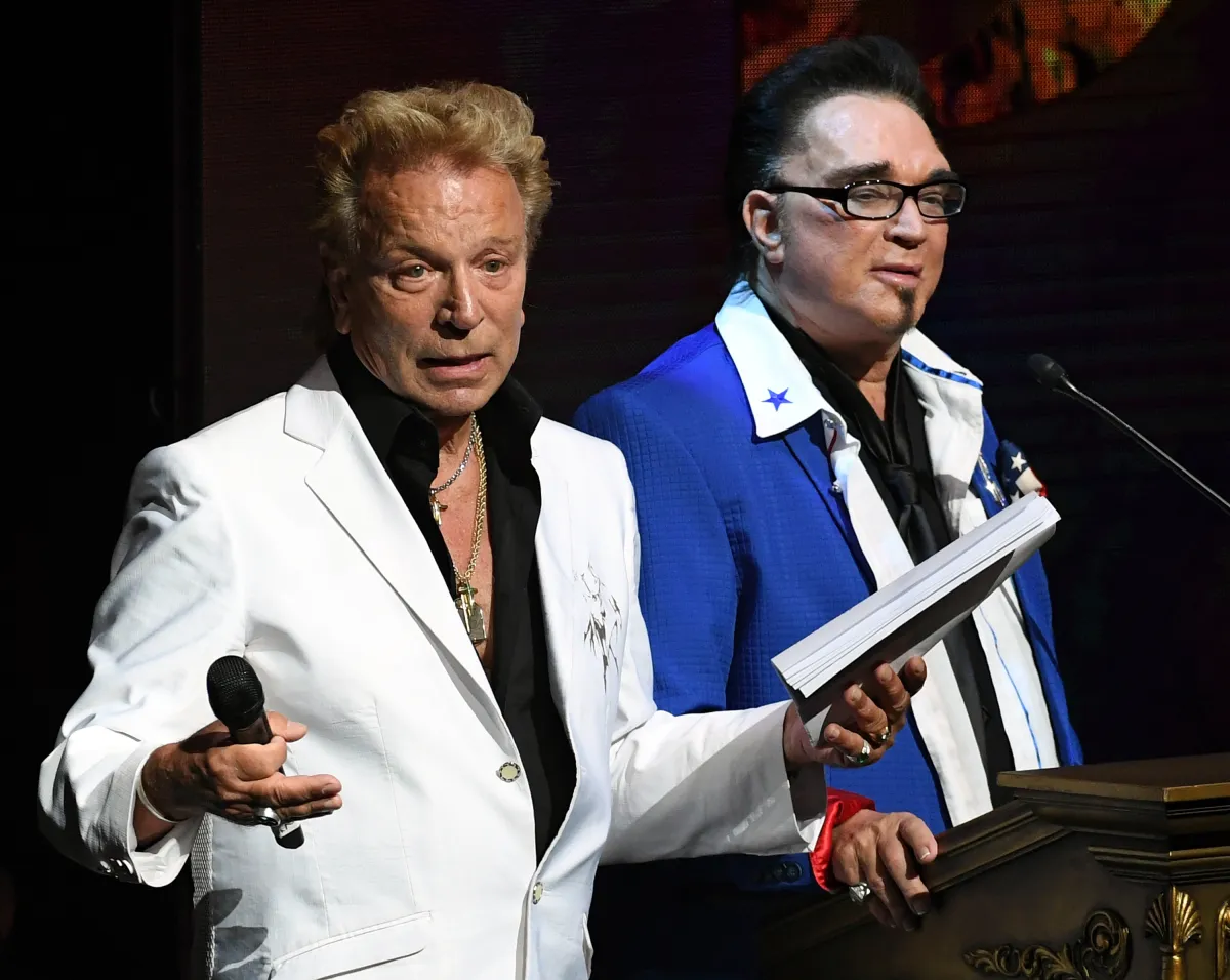Why Mantacore the Tiger Attacked Roy Horn of Siegfried and Roy - Newsweek