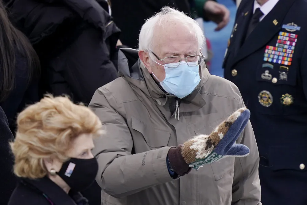 Bernie Sanders’ Mittens Steal the Show at Biden’s Inauguration - Newsweek