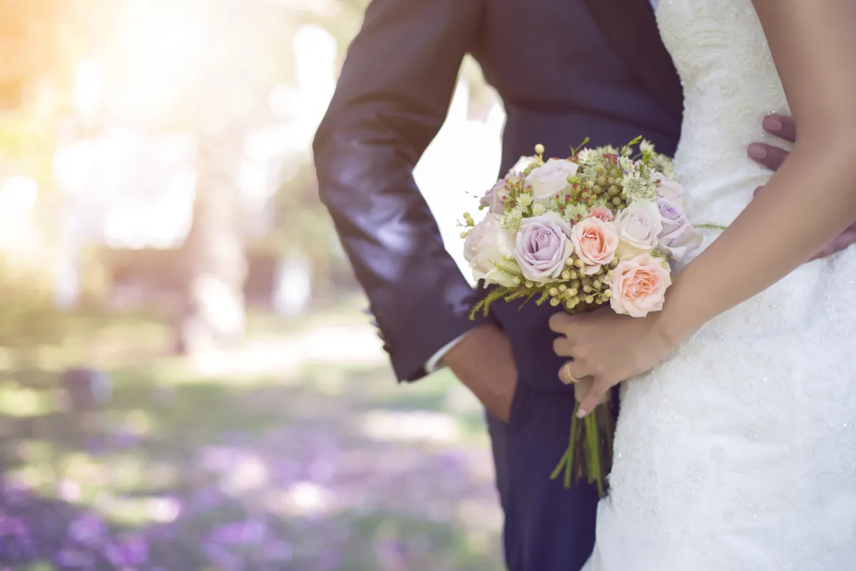 Marriage Officiant Sneakily Announces Football Score at Altar in ...