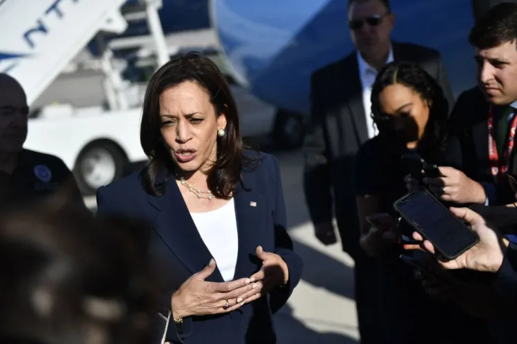Protesters Await Kamala Harris at Border With ‘Que Mala’ and ‘Trump Won ...