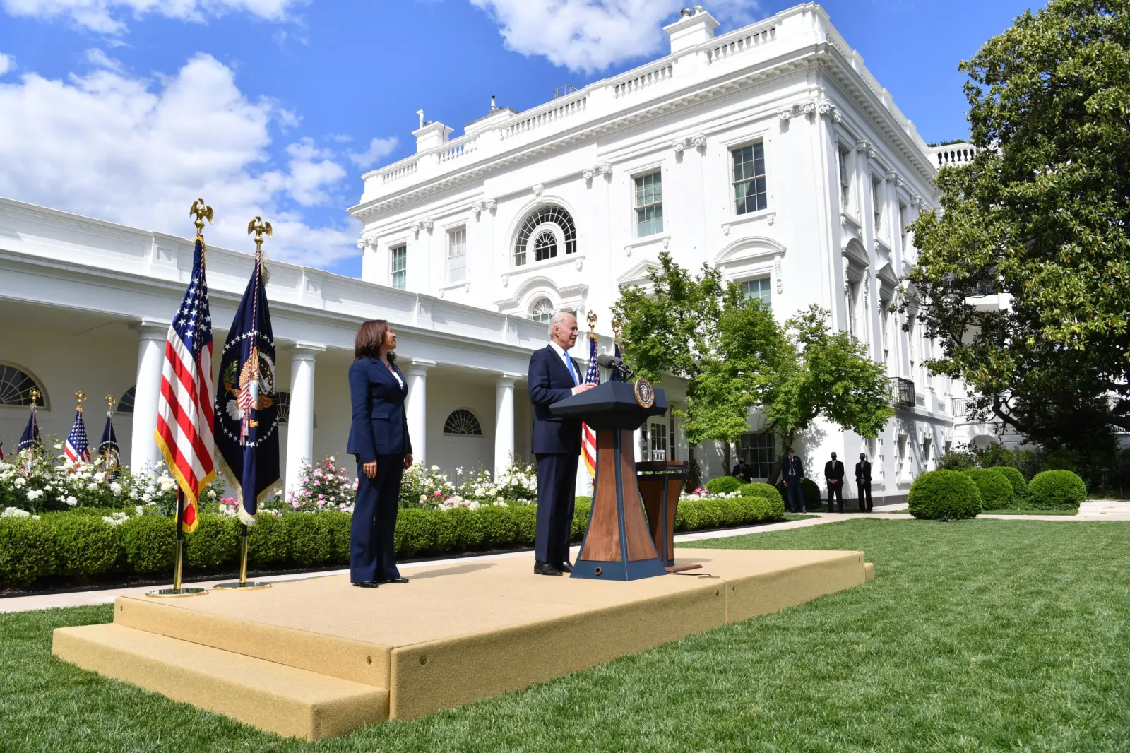 White House Rose Garden Over 60 Years—Pictures From 1961 to 2021 - Newsweek