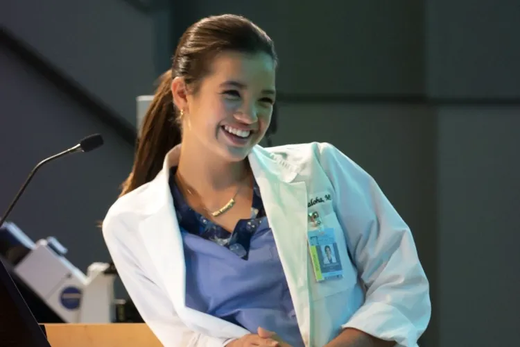Who Is Peyton Elizabeth Lee? ‘Doogie Kamealoha M.D.’ Star’s Connection ...