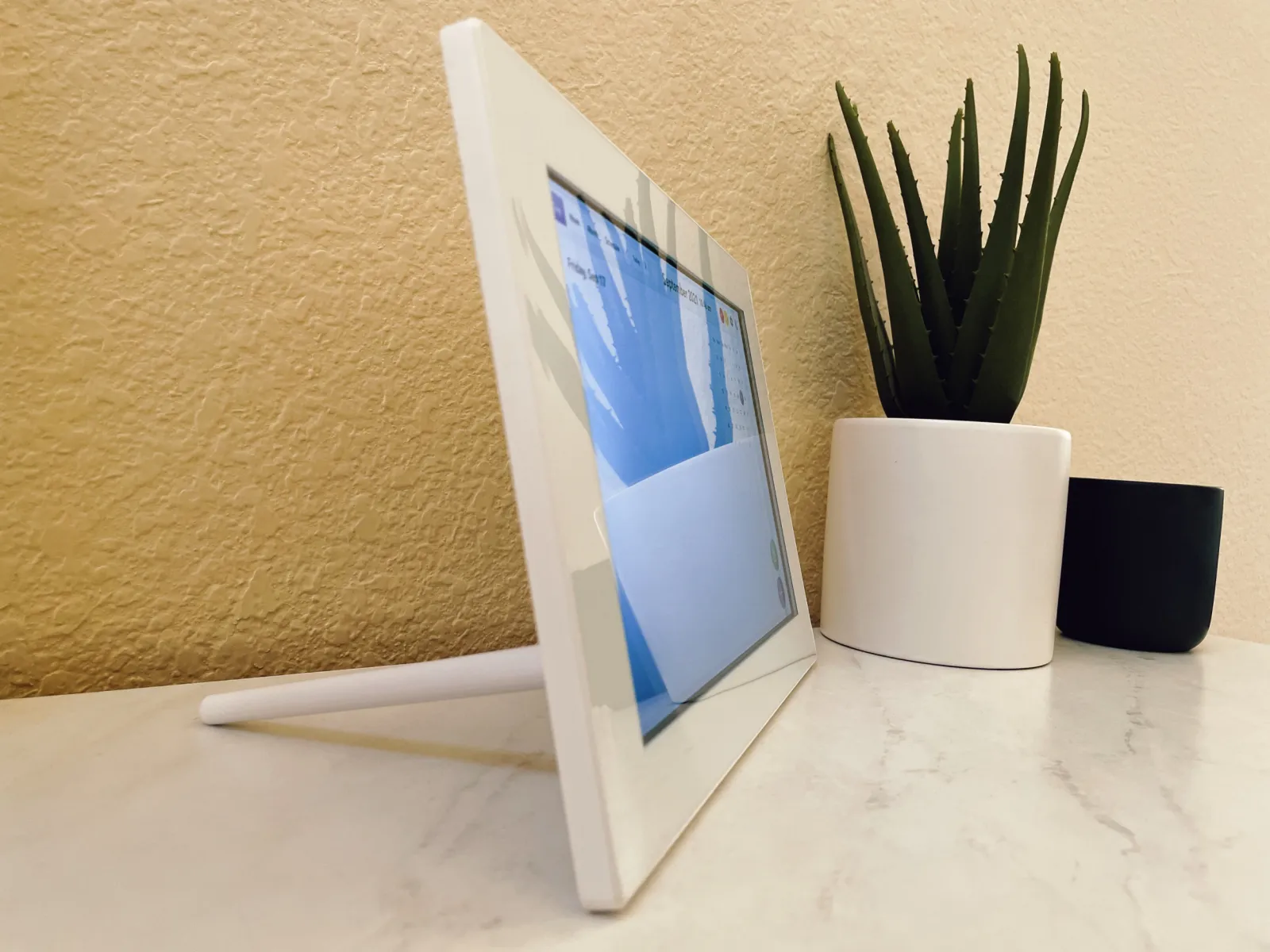 The Skylight Calendar Frame Can Keep a Family Organized In Digital ...