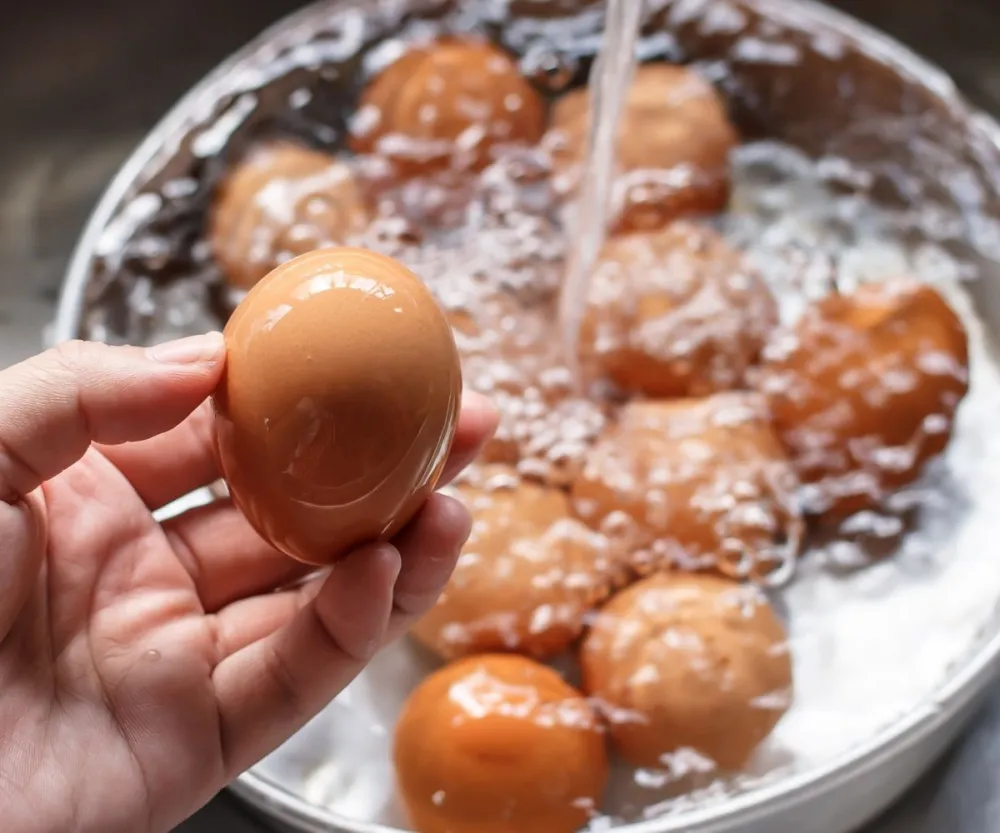 How to Tell If Eggs Are Bad: The Water Fresh Test Explained - Newsweek