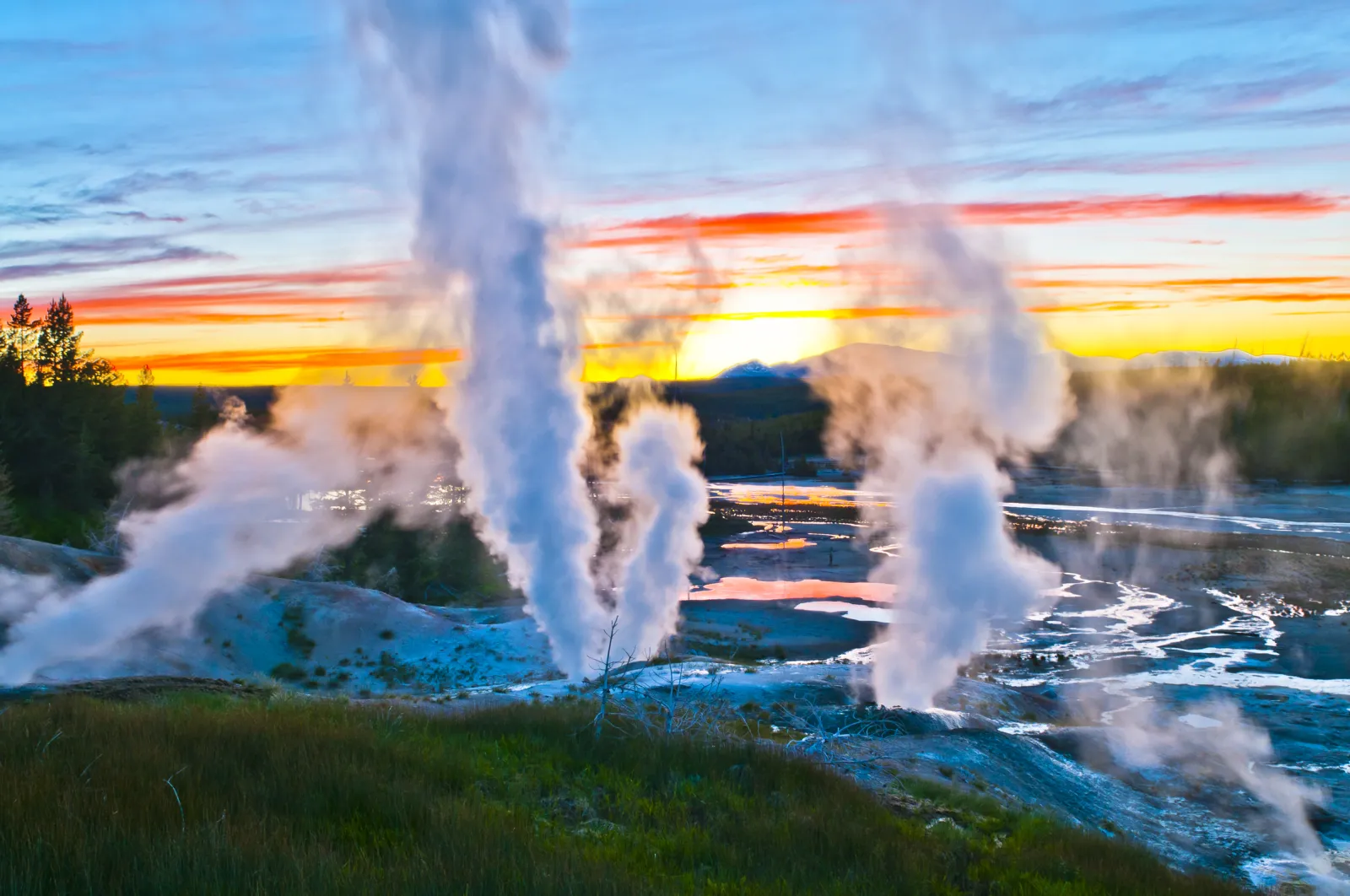 Yellowstone Geyser Erupts For First Time in Years - Newsweek