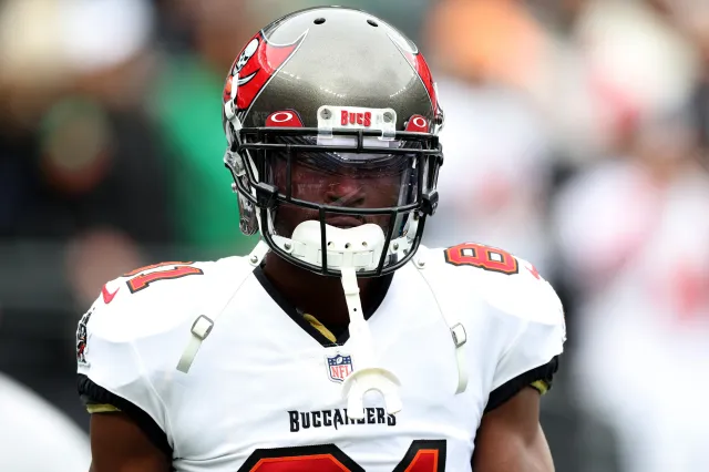 Antonio Brown’s Bizarre Departure Has the Internet Ripping Him to ...