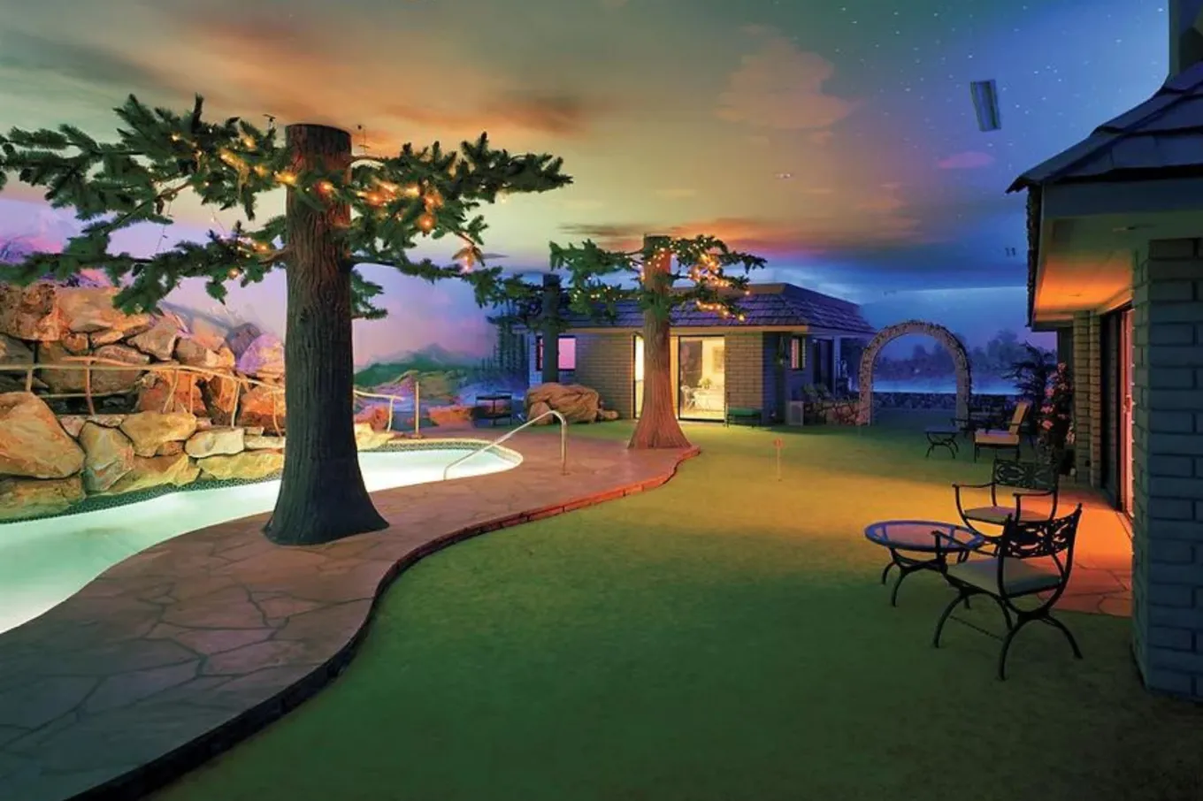 ‘I Live in a 15,000 Sq Ft Underground Nuclear Fallout Bunker With a ...