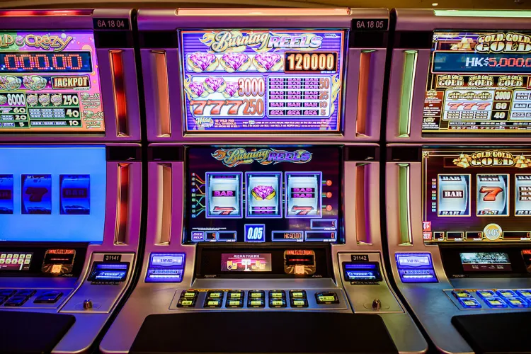 Man Has No Clue He Won $229K Vegas Jackpot, Faulty Slot Machine to ...