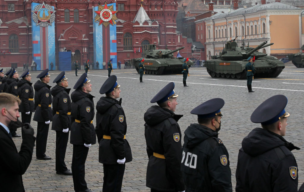 Russian Tanks Rolling Into Ukraine’s Capital ‘Highly Likely’: Lloyd ...