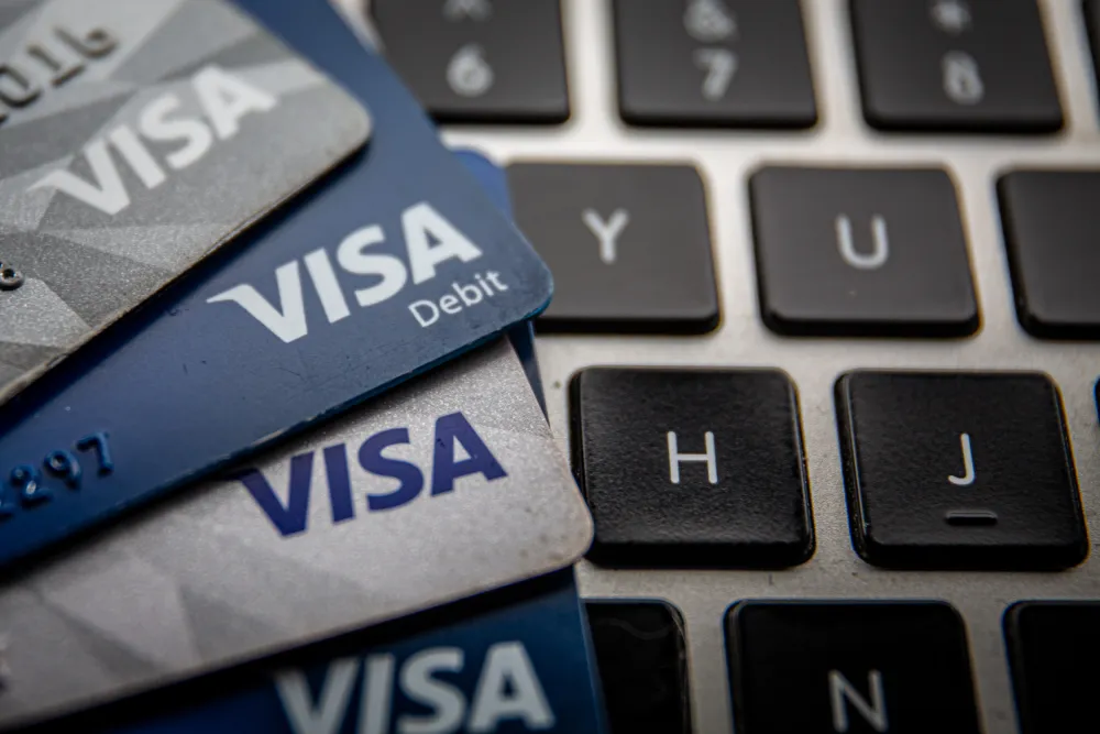 Russia Turns to Chinese Banks for Help as Visa, Mastercard Leave ...
