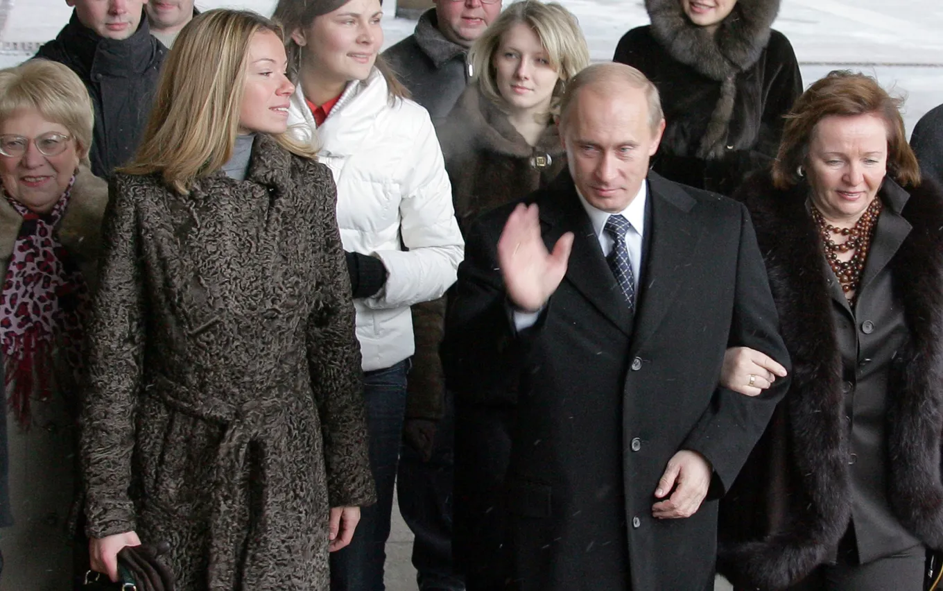 Putin’s Daughters Sanctioned as U.S. Believes They Have Assets in ...