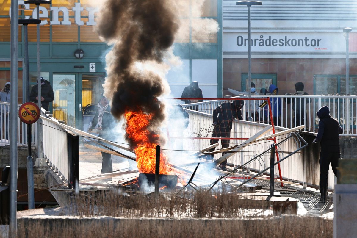 Politician Who Sparked Swedish Riots Plans to Burn More Qurans - Newsweek