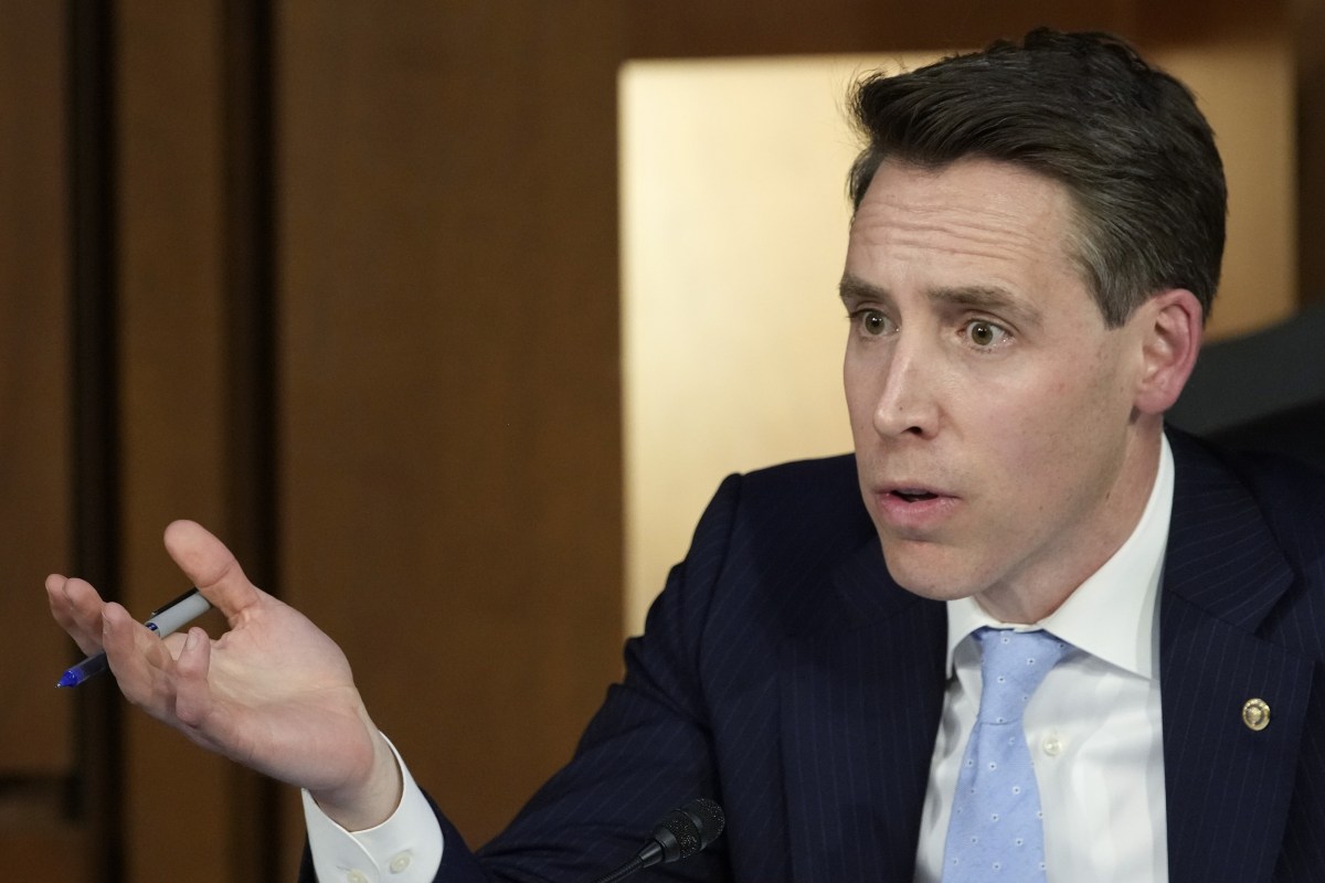Josh Hawley Urges Elon Musk to Investigate Twitter Employees - Newsweek