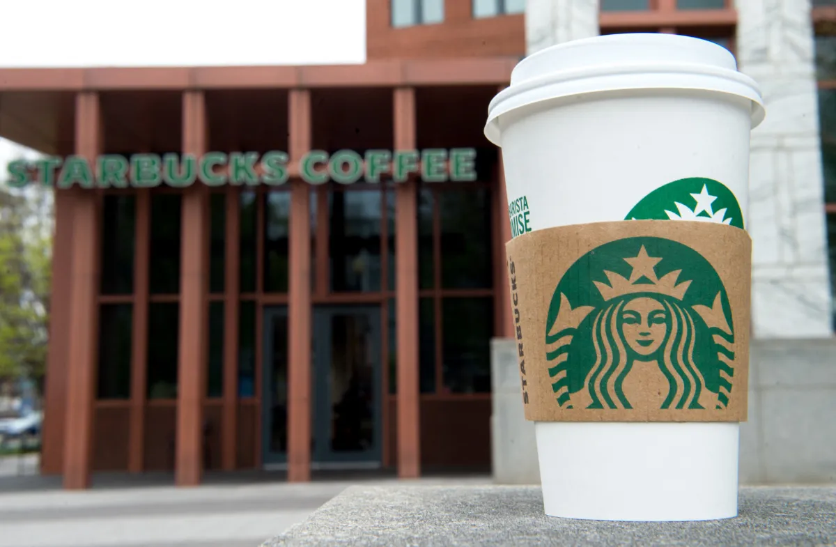 Starbucks Manager Cries About Baristas Protesting Outside Her Store ...