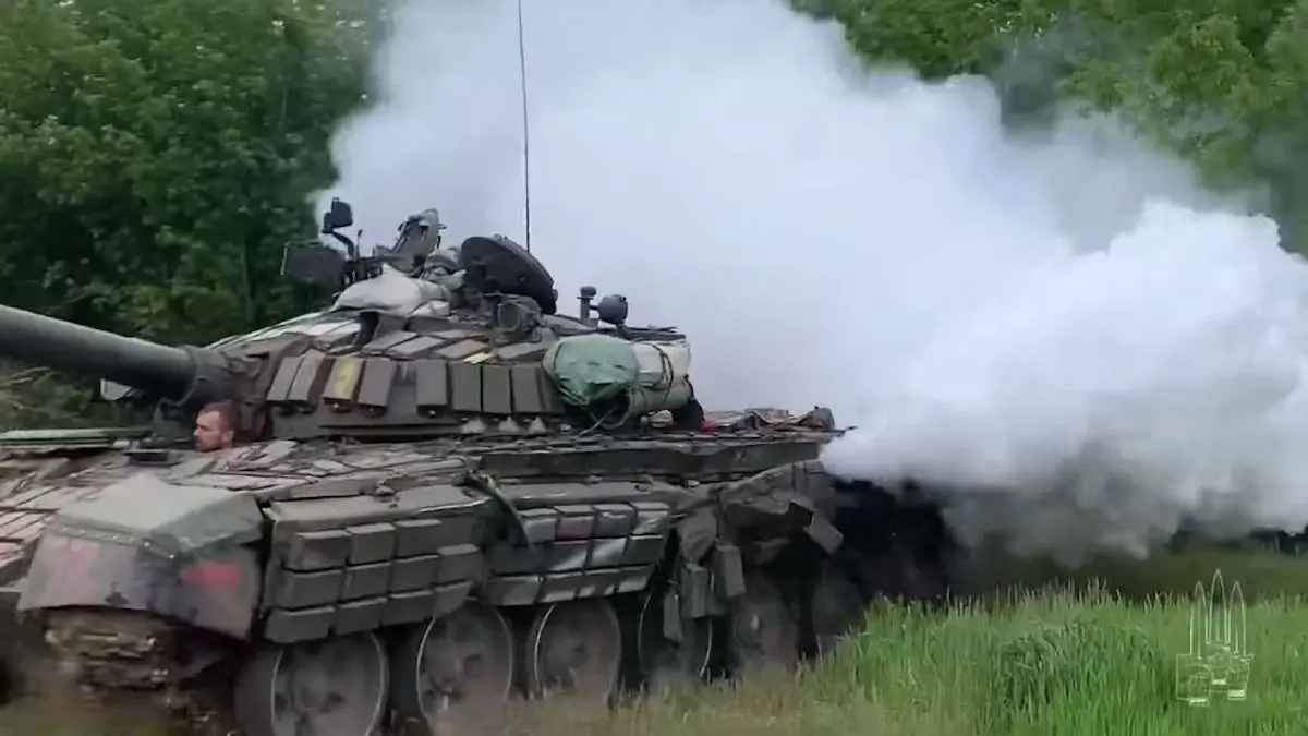 Ukrainians Drive Away ‘Trophy’ Tanks After Rout at River - Newsweek