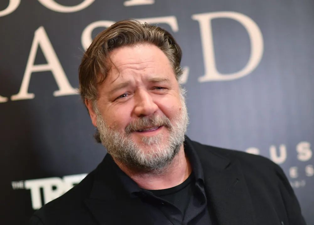 Fans Split Over Russell Crowe’s Zeus in ‘Thor’ Trailer: ‘Made Him a ...