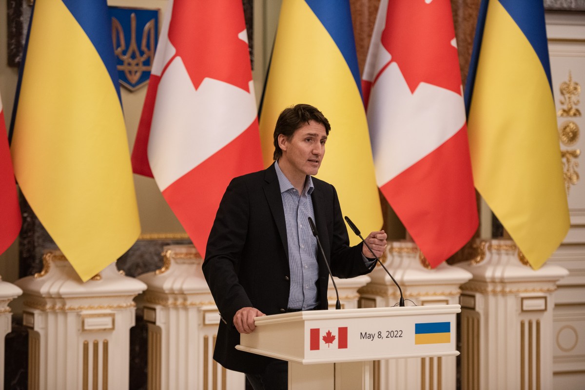 Trudeau’s Gun Ban Would Have ‘No Chance’ Under U.S. Constitution ...