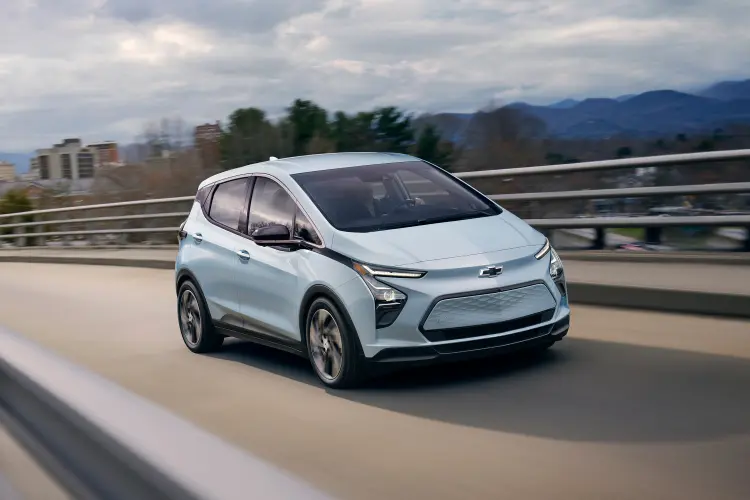 Hertz Plans to Bulk up Rental Car Fleet With GM’s Electric Vehicles ...