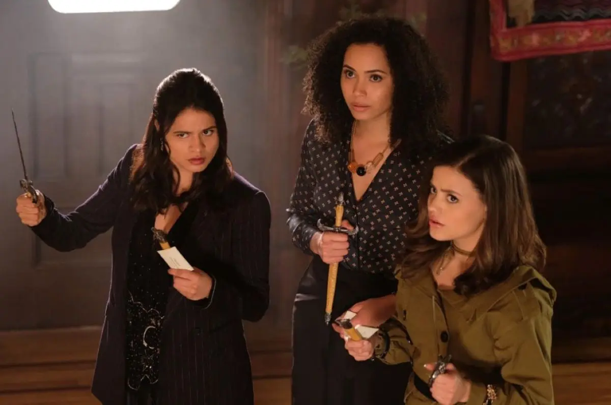 ‘Charmed’ Original Series and Reboot Feud Explained As Writer Slams ...