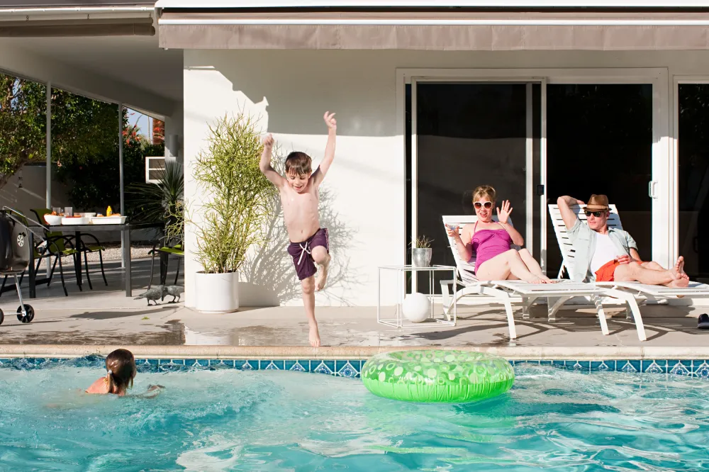 ‘Irresponsible’ Mom Slammed for Leaving Four-Year-Old Alone in Pool ...