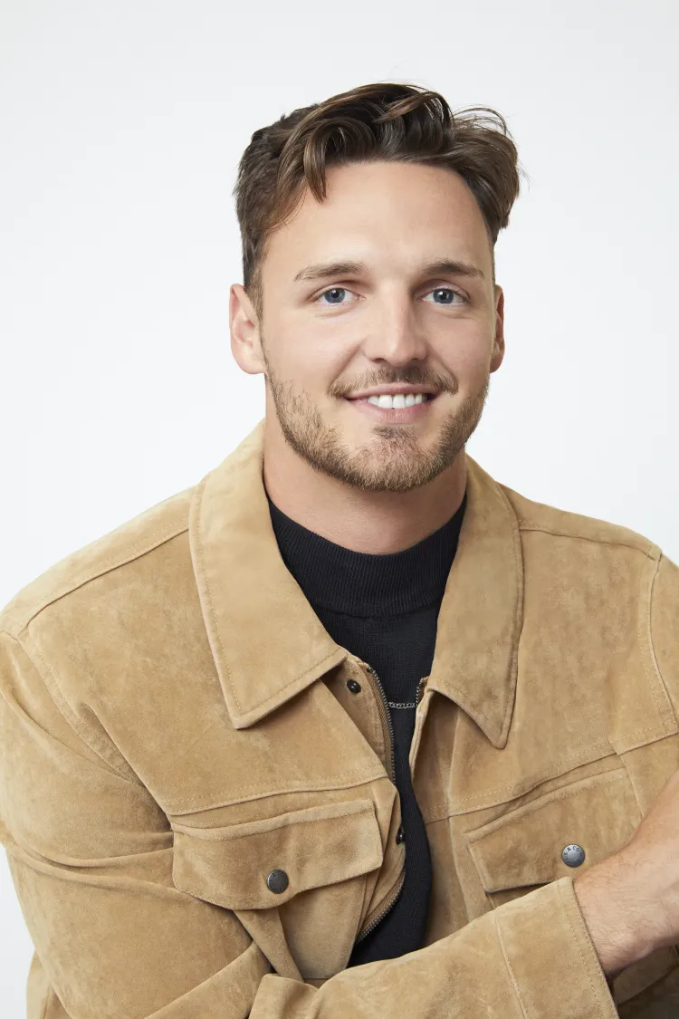 ‘The Bachelorette’: Who Is Logan? Age, Job and Instagram - Newsweek